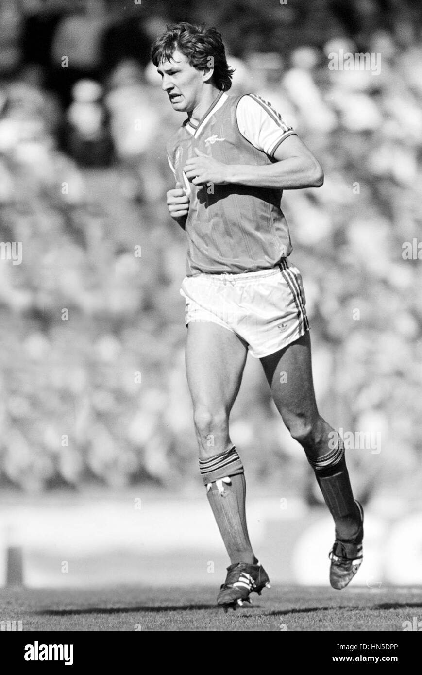Tony adams arsenal Black and White Stock Photos & Images - Alamy