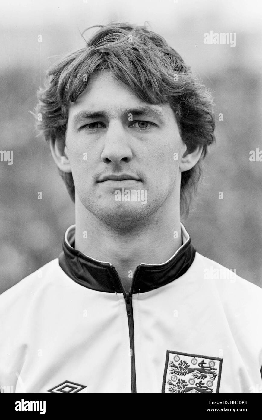 TONY ADAMS ENGLAND & ARSENAL FC 12 May 1987 Stock Photo - Alamy