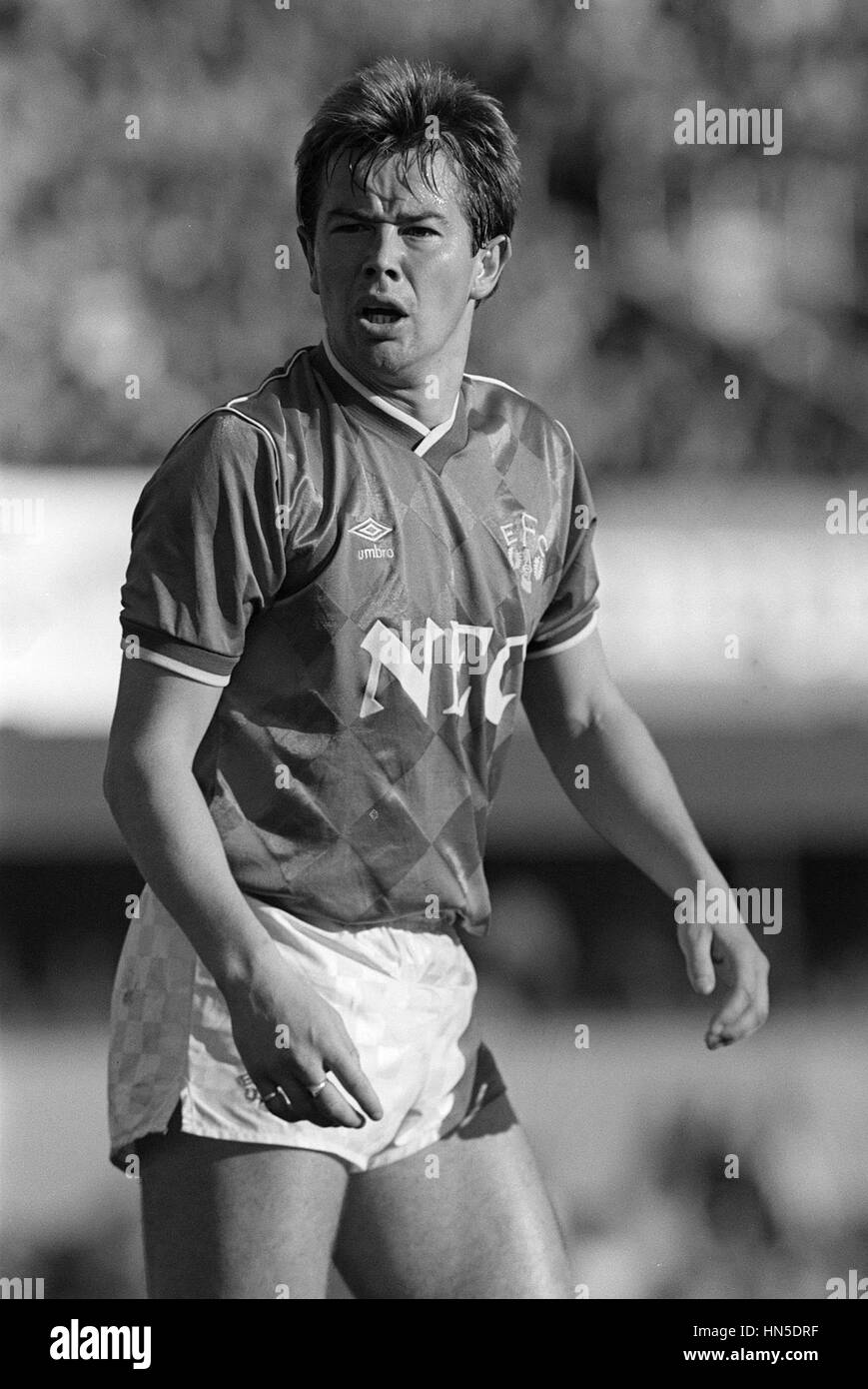 ADRIAN HEATH EVERTON FC 17 October 1987 Stock Photo - Alamy