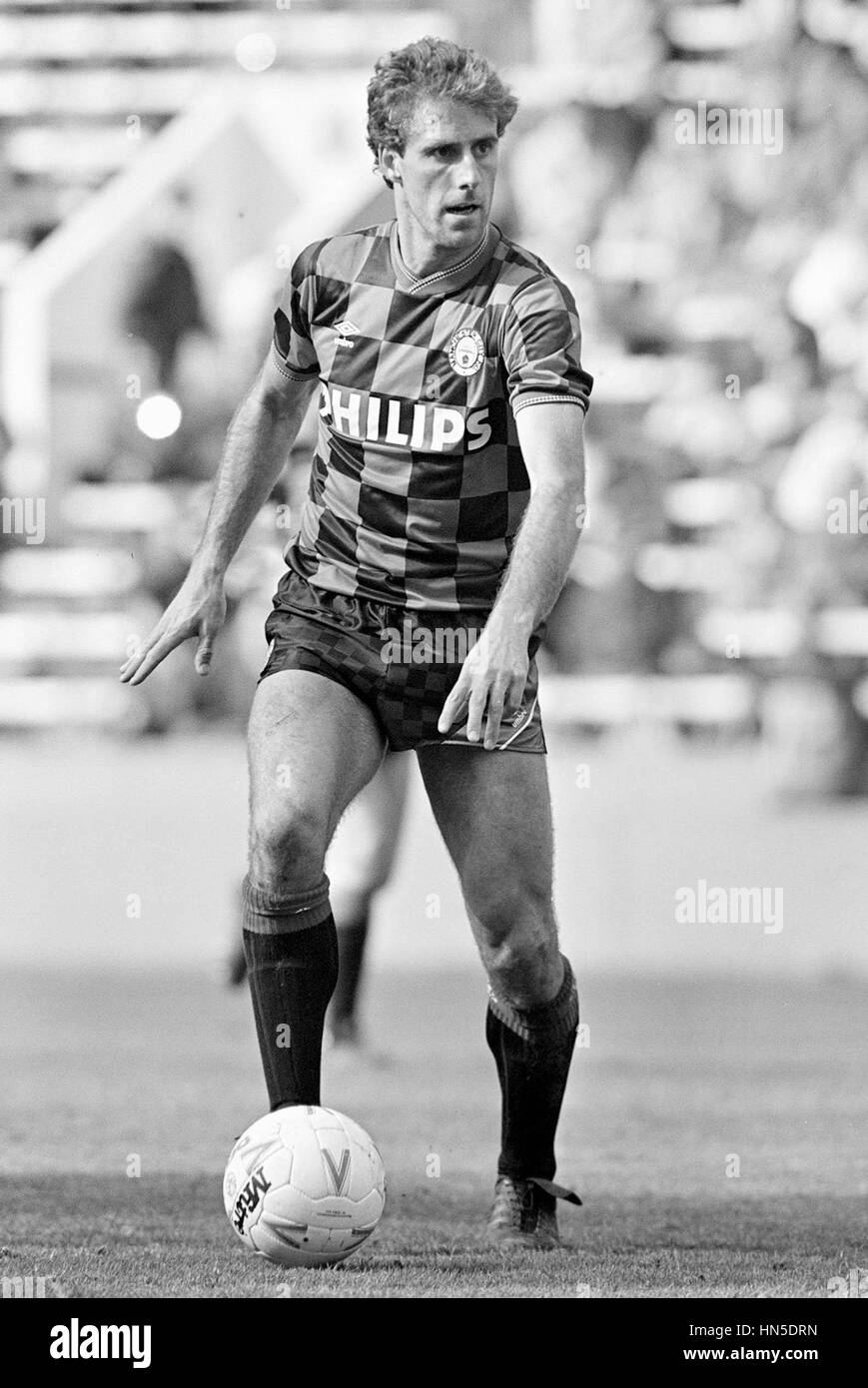 MICK MCCARTHY MANCHESTER CITY FC 23 April 1987 Stock Photo - Alamy