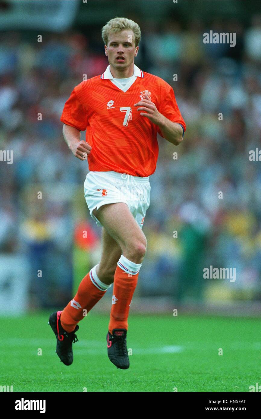 Dennis bergkamp 1992 hi-res stock photography and images - Alamy