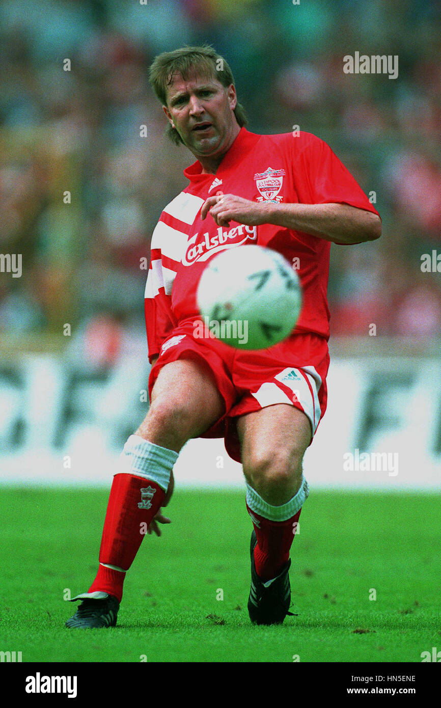 Ronnie whelan hi-res stock photography and images - Alamy
