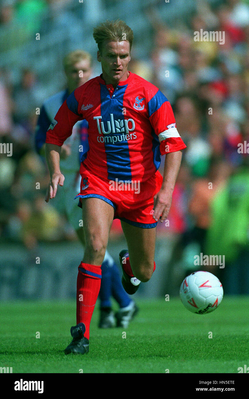 GEOFF THOMAS CRYSTAL PALACE FC 17 August 1992 Stock Photo - Alamy