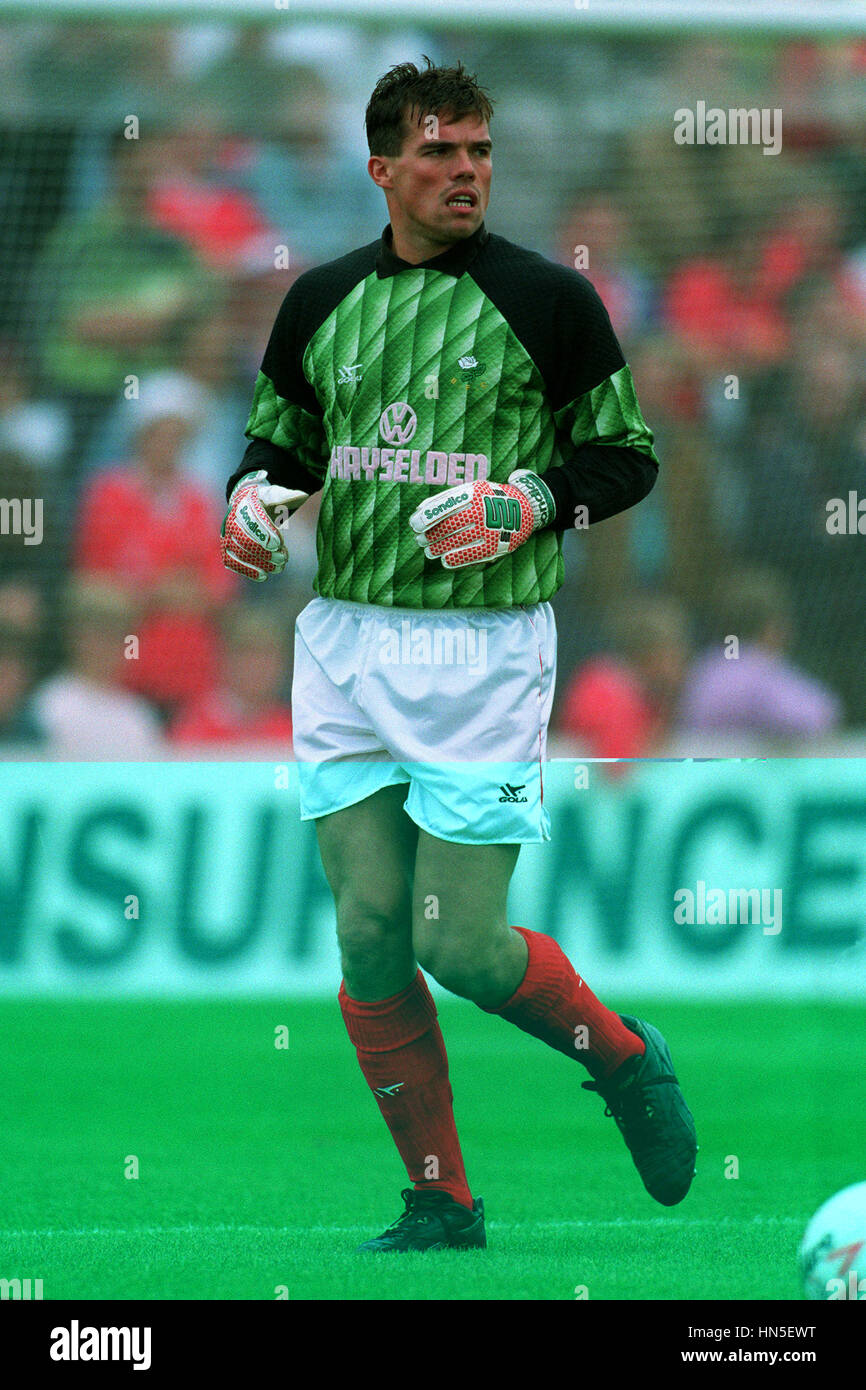 LEE BUTLER BARNSLEY FC 18 August 1992 Stock Photo - Alamy