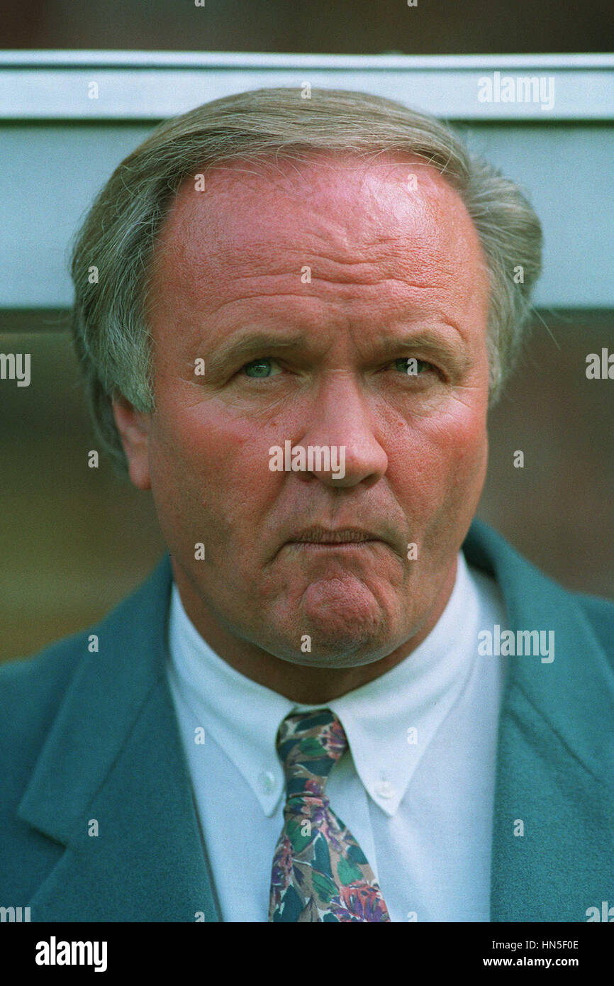 RON ATKINSON ASTON VILLA FC MANAGER 30 August 1992 Stock Photo - Alamy