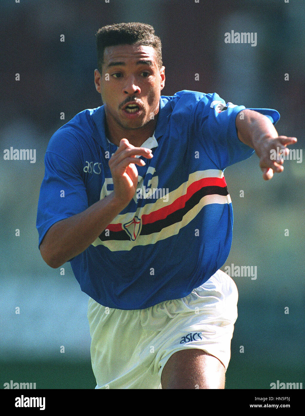 Des walker football hi-res stock photography and images - Alamy