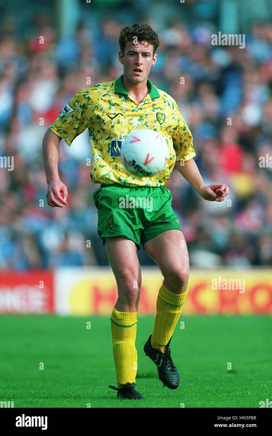 CHRIS SUTTON NORWICH CITY FC 28 September 1992 Stock Photo - Alamy