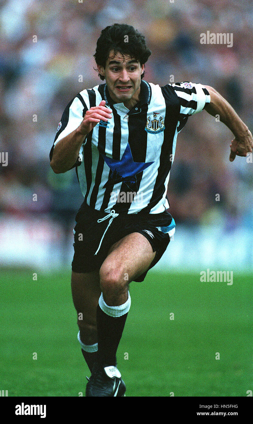 GAVIN PEACOCK NEWCASTLE UNITED FC 12 October 1992 Stock Photo - Alamy