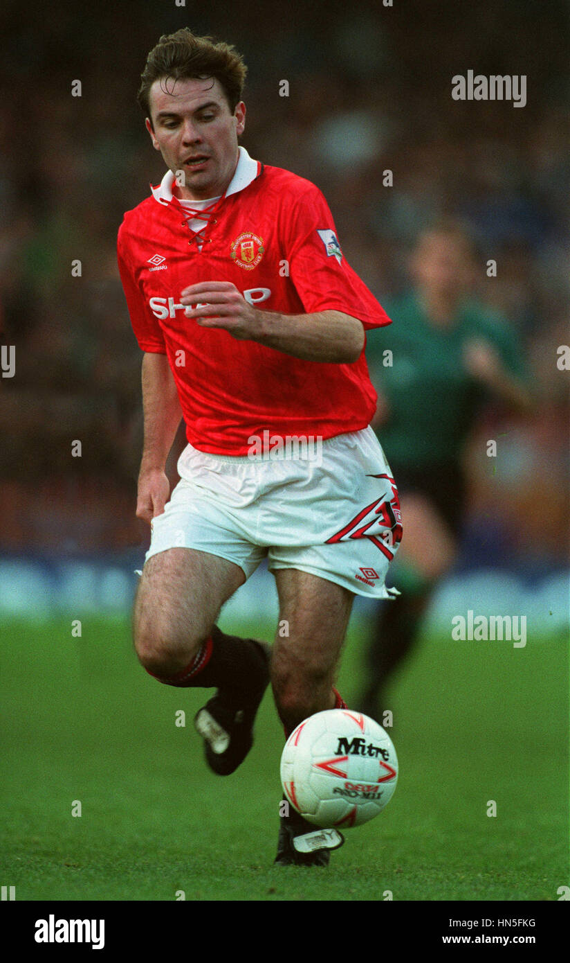 BRIAN MCCLAIR MANCHESTER UNITED FC 28 October 1992 Stock Photo - Alamy