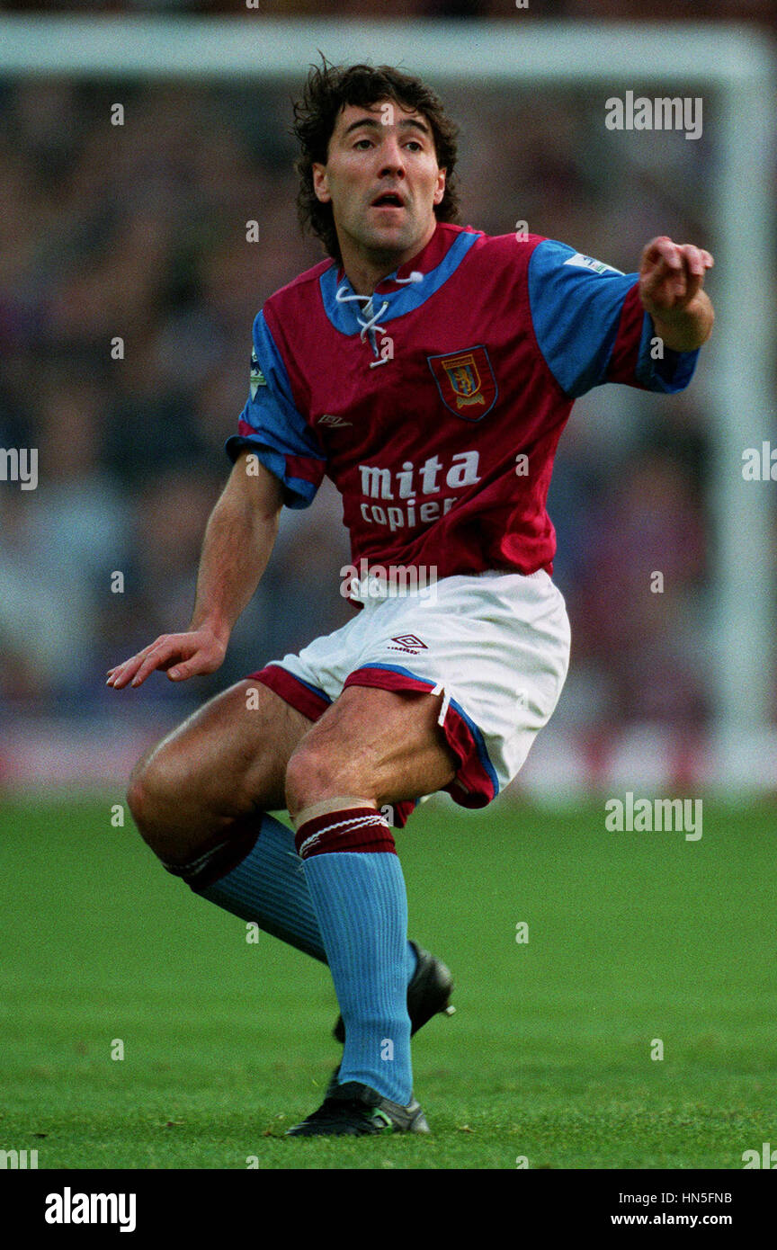 Dean saunders aston villa 1992 hi-res stock photography and images - Alamy