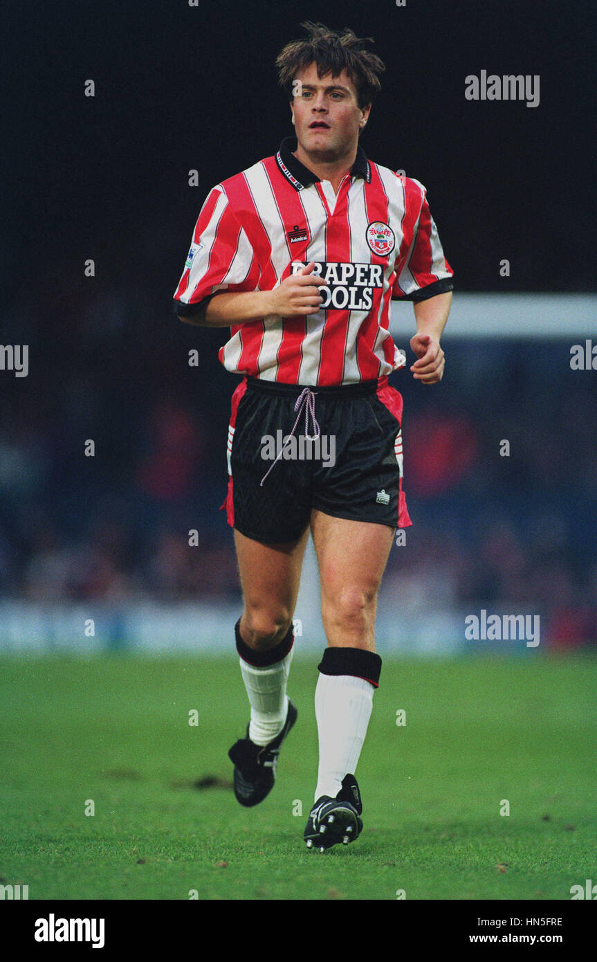 MICKEY ADAMS SOUTHAMPTON FC 11 November 1992 Stock Photo - Alamy