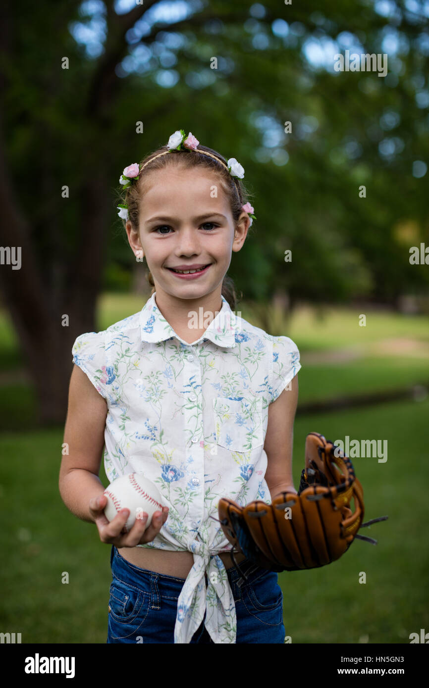 Child baseball glove girl hi-res stock photography and images - Alamy