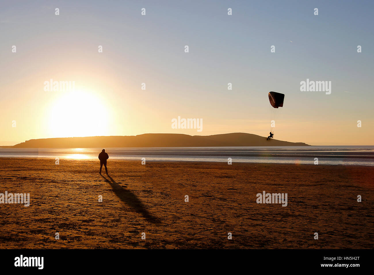 Aircraft is flying low over the beach hi-res stock photography and ...