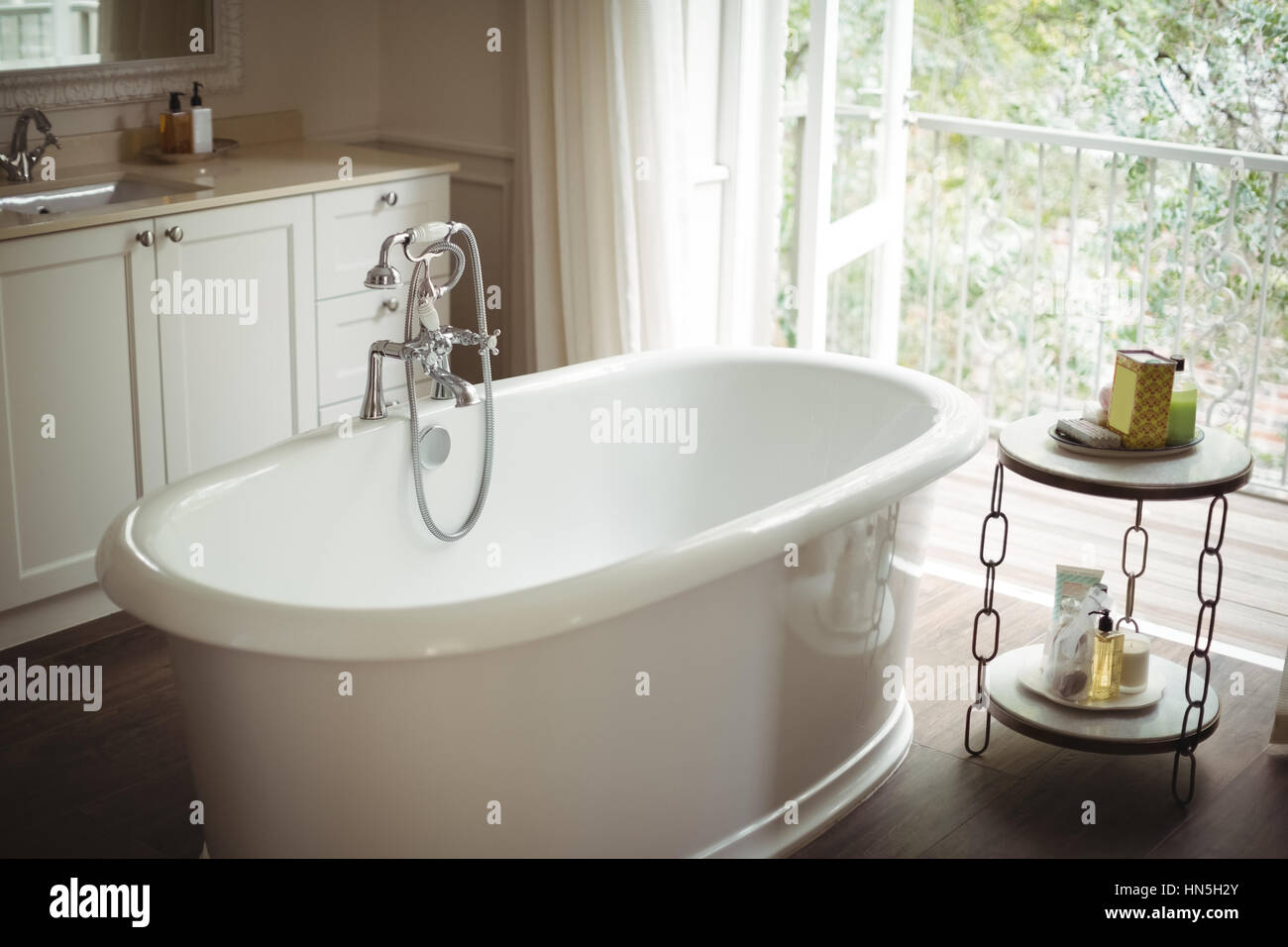 View of empty bathtub in bathroom at home Stock Photo - Alamy