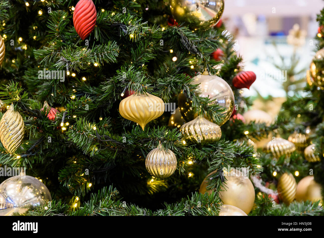 Christmas tree baubles hi-res stock photography and images - Alamy