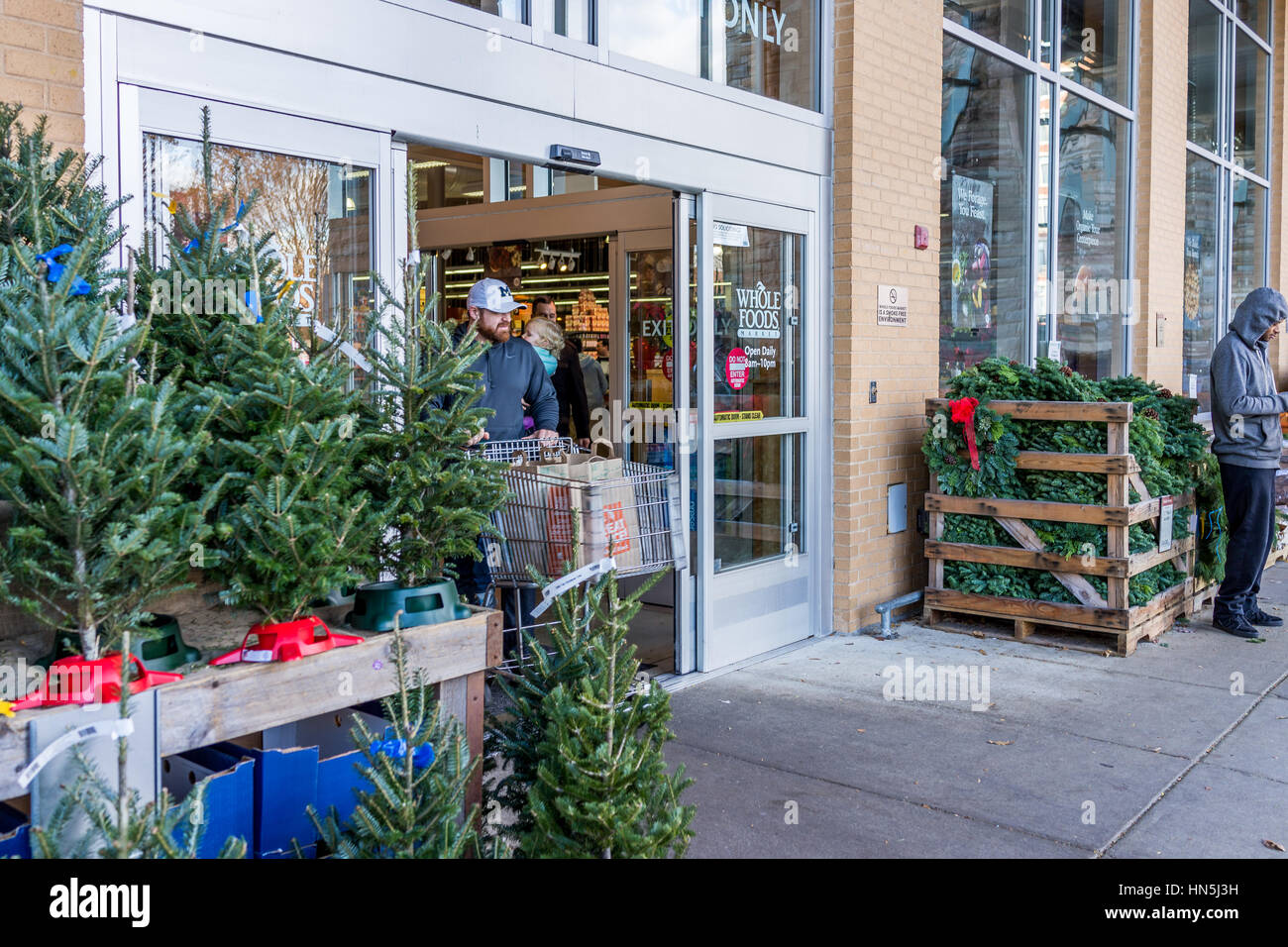Whole foods market store hi-res stock photography and images - Alamy