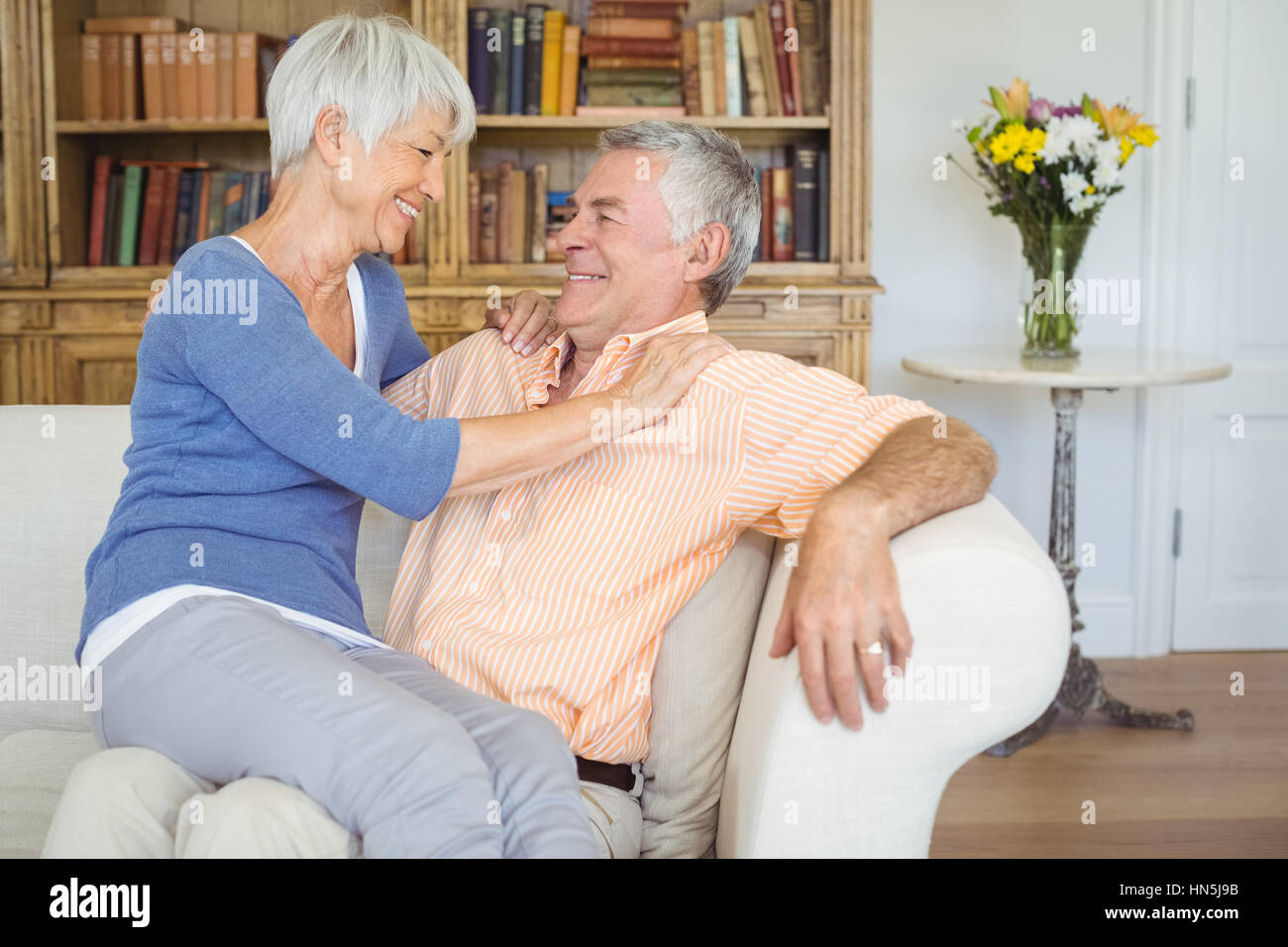 Woman sitting on man lap hi-res stock photography and images - Alamy