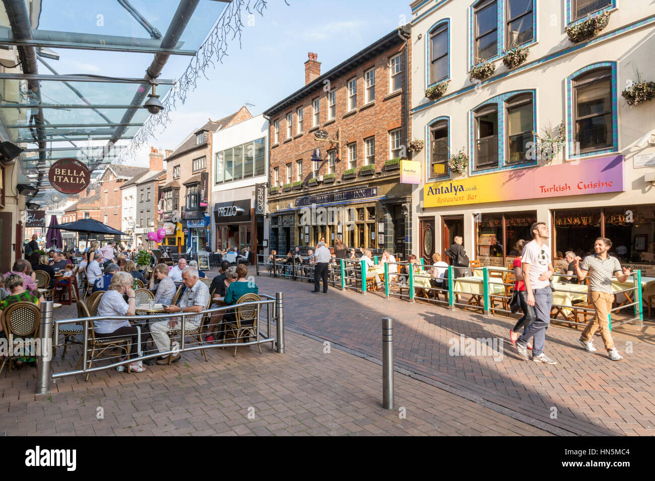 Dining out people hi-res stock photography and images - Alamy