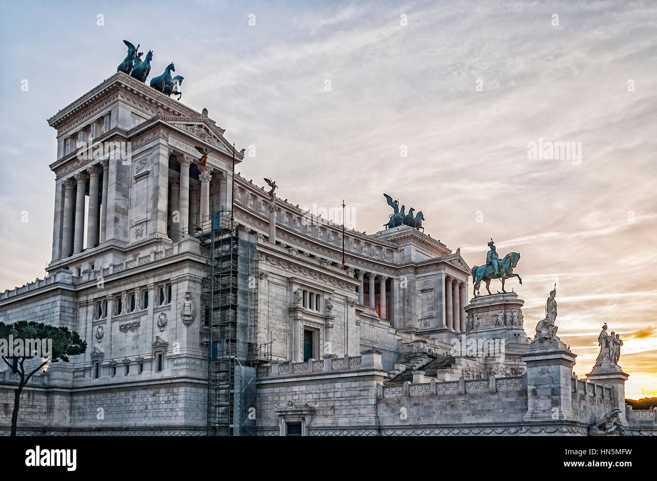 The Altare della Patria, also known as the Monumento Nazionale a ...