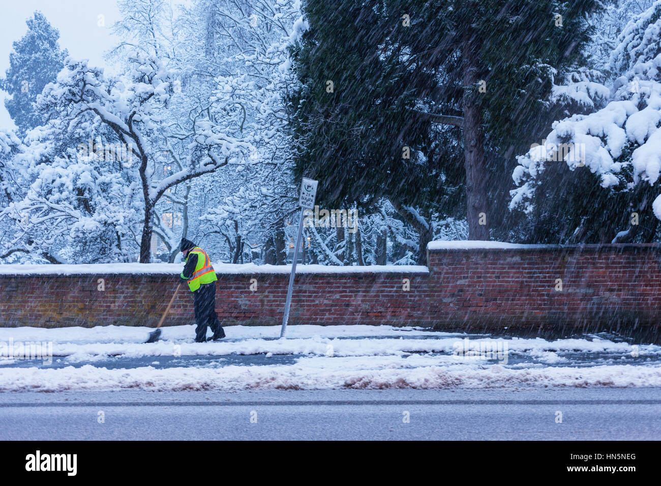 Shoveling snow canada hi-res stock photography and images - Alamy