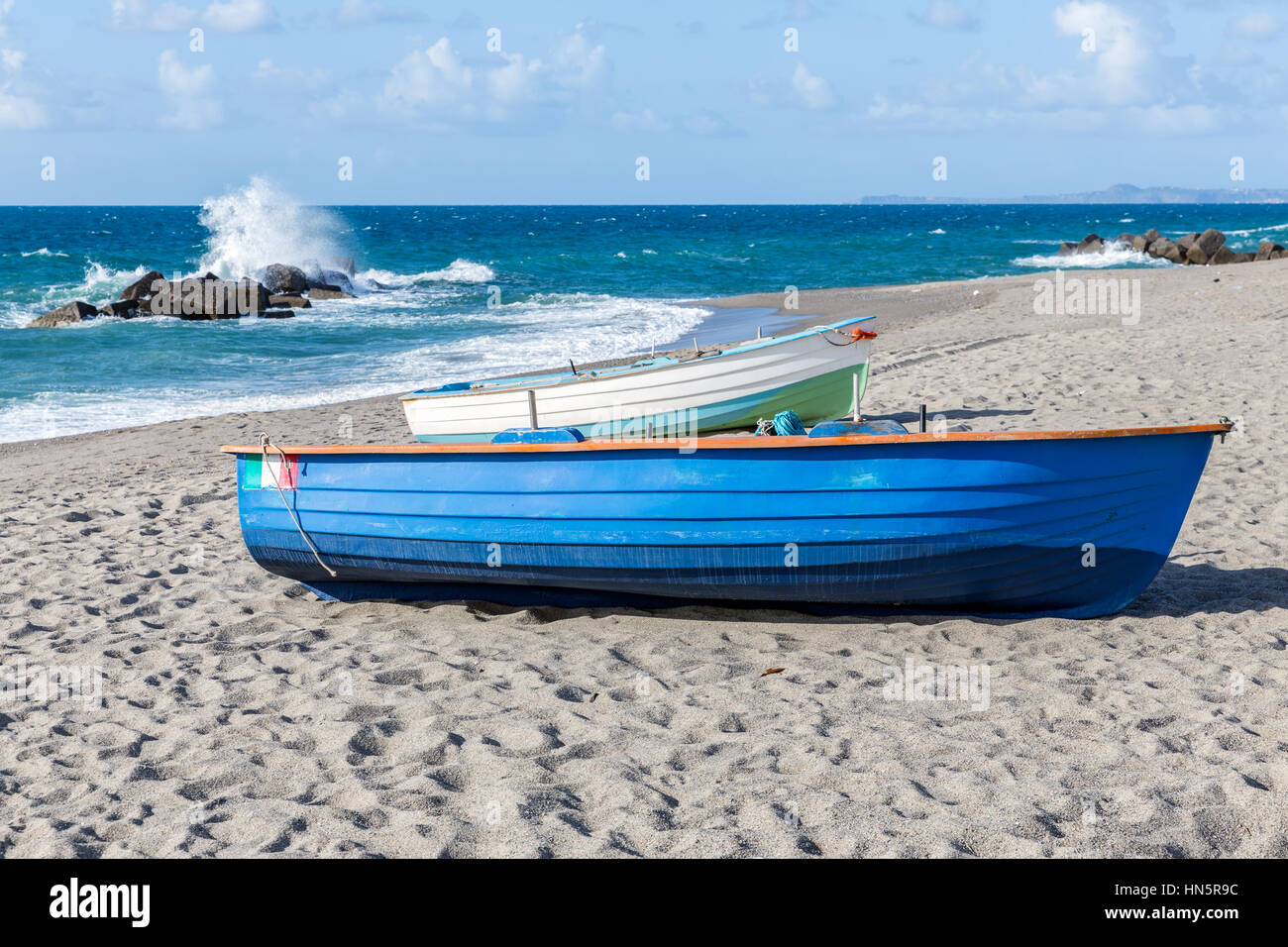 Fishing sloops at Sicilian sandy beach near Milazzo Stock Photo - Alamy
