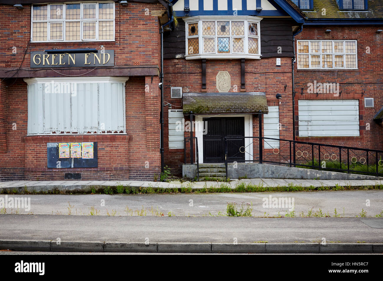 Rundown pub hi-res stock photography and images - Alamy