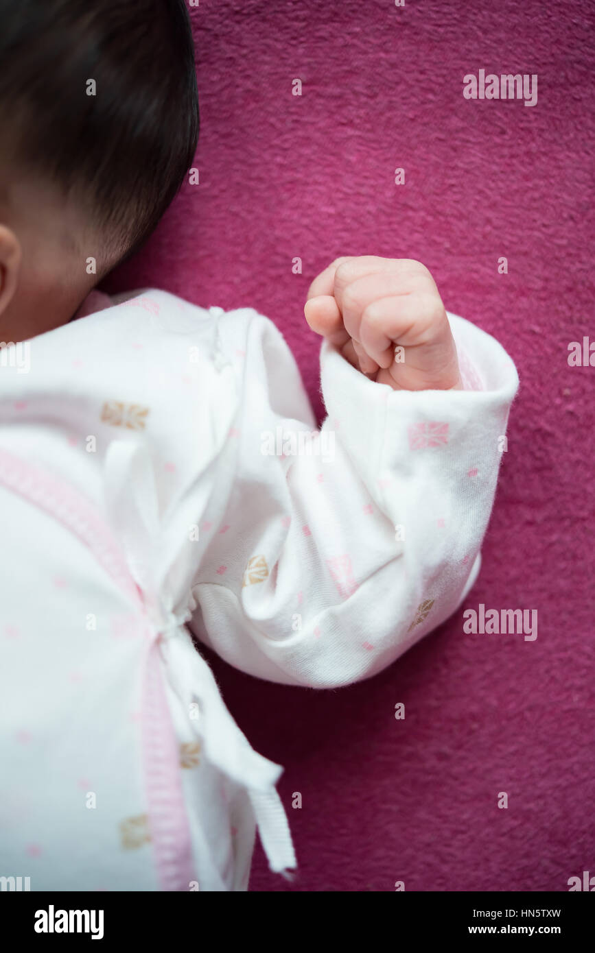 hand of a newborn baby Stock Photo - Alamy