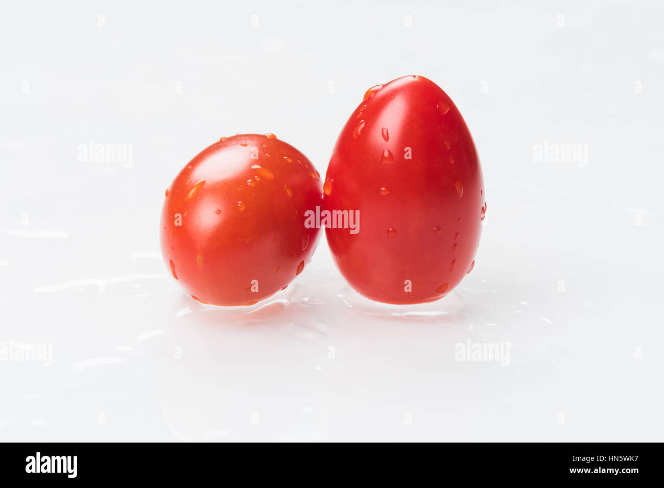 closeup fresh ripe cherry tomatoes Stock Photo - Alamy