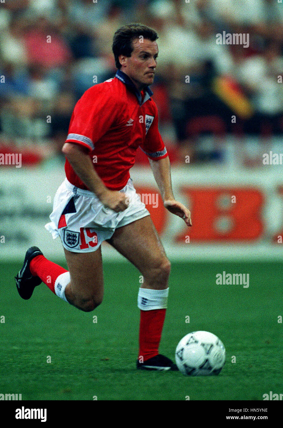 ANDY SINTON ENGLAND & QUEENS PARK RANGERS 29 June 1993 Stock Photo - Alamy
