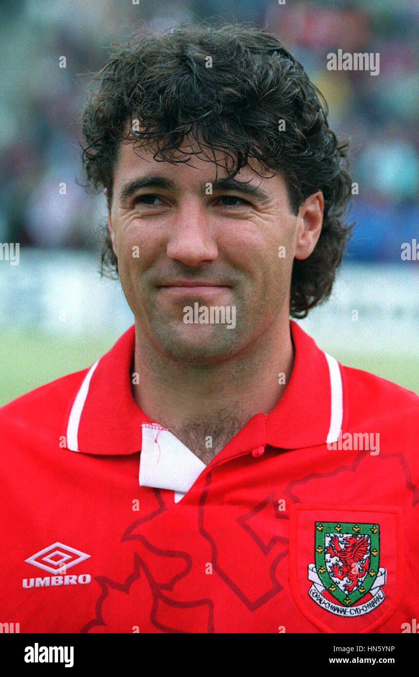 DEAN SAUNDERS WALES & ASTON VILLA FC 21 July 1993 Stock Photo - Alamy