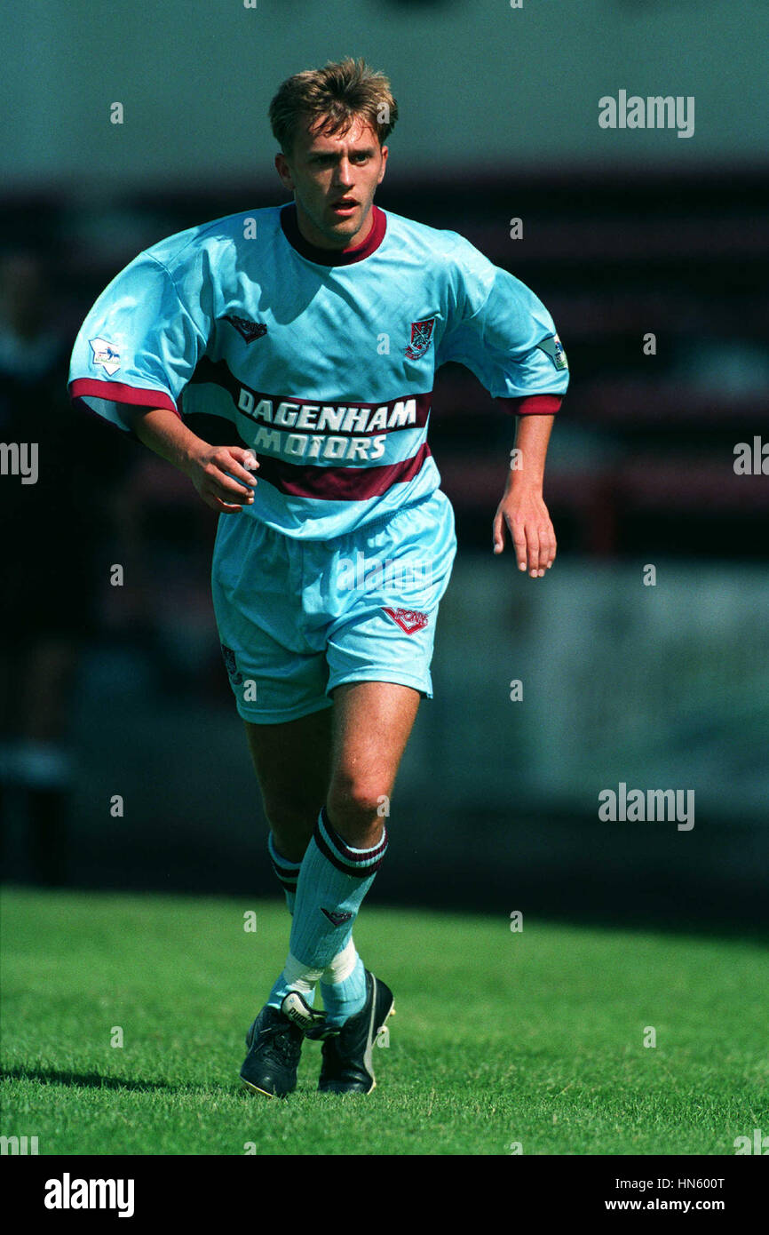 Mark robson hi-res stock photography and images - Alamy