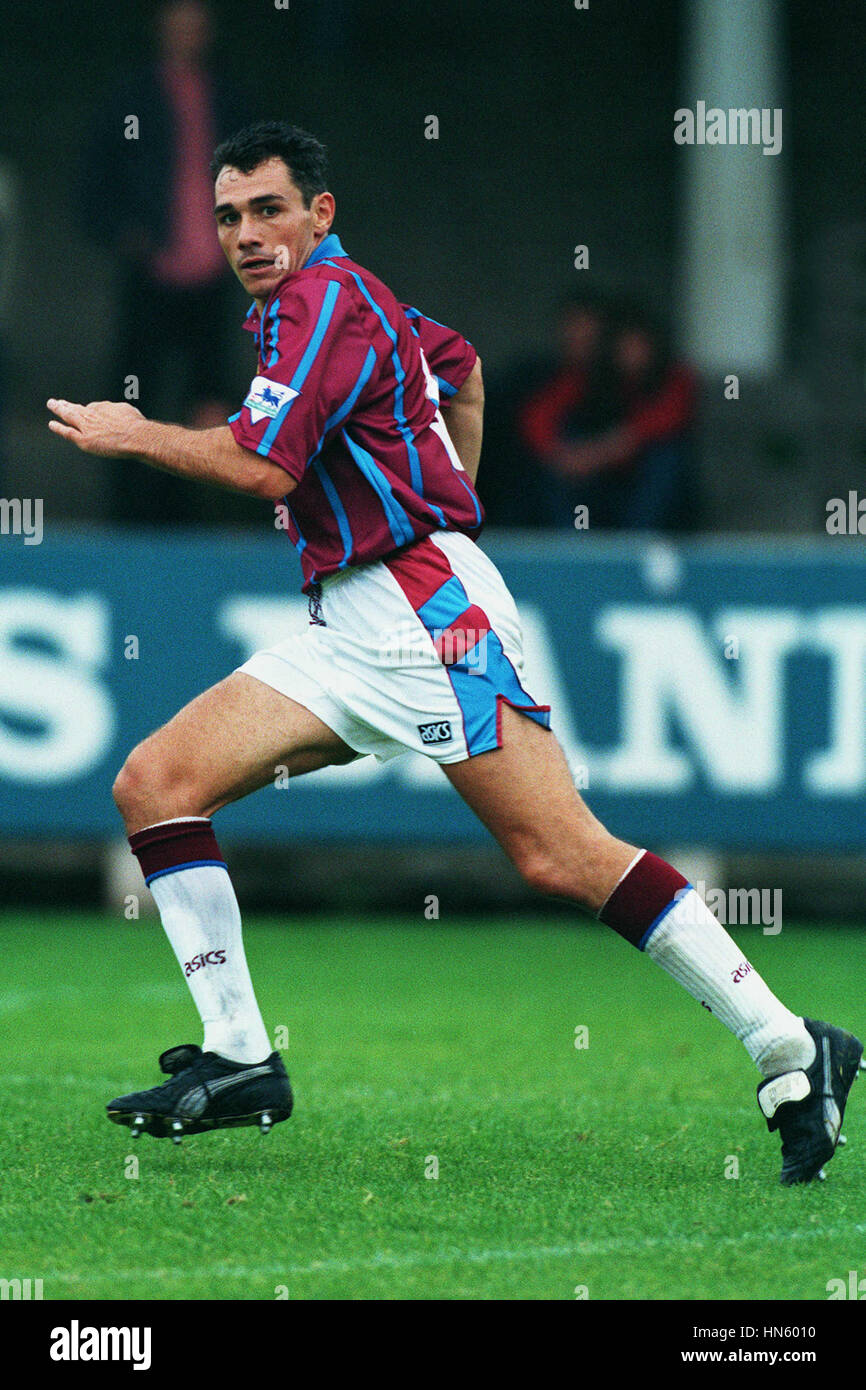 GUY WHITTINGHAM ASTON VILLA FC 10 August 1993 Stock Photo - Alamy