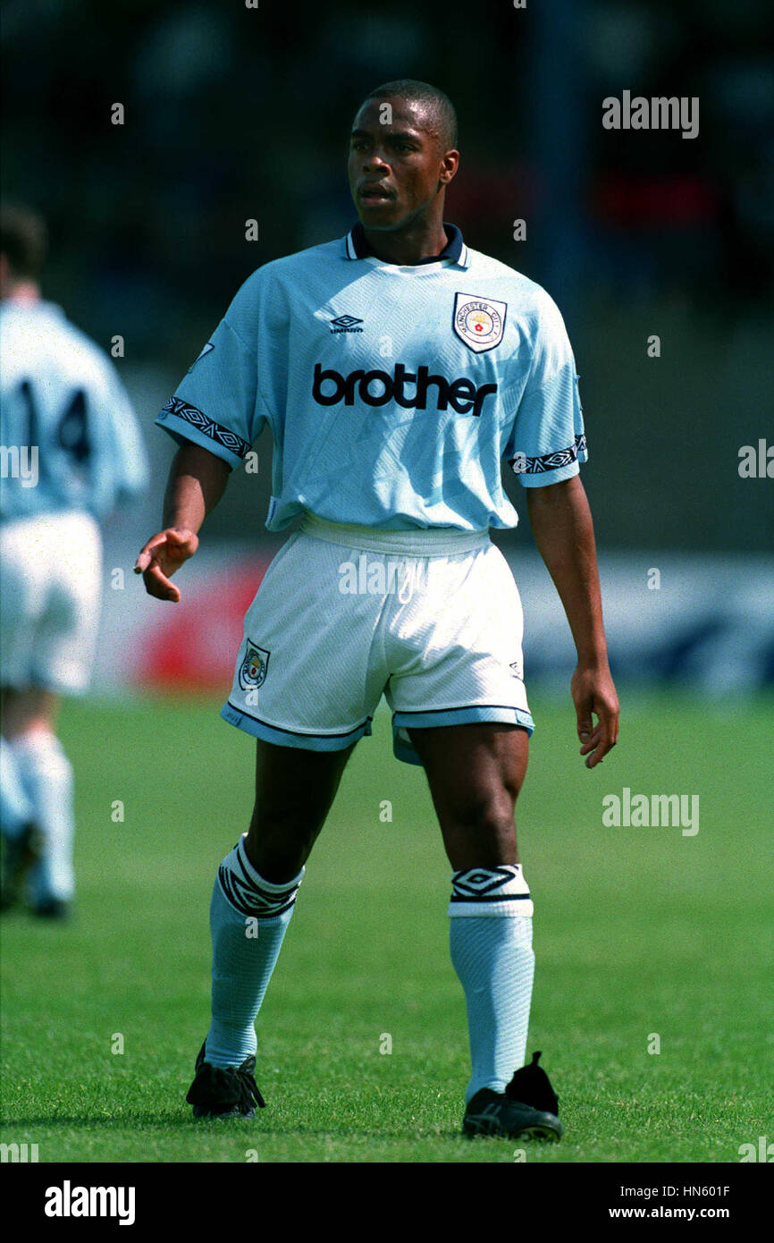 FITZROY SIMPSON MANCHESTER CITY FC 11 August 1993 Stock Photo - Alamy