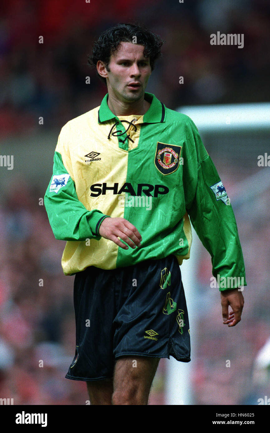 Manchester united fc 12 august 1993 hi-res stock photography and images ...