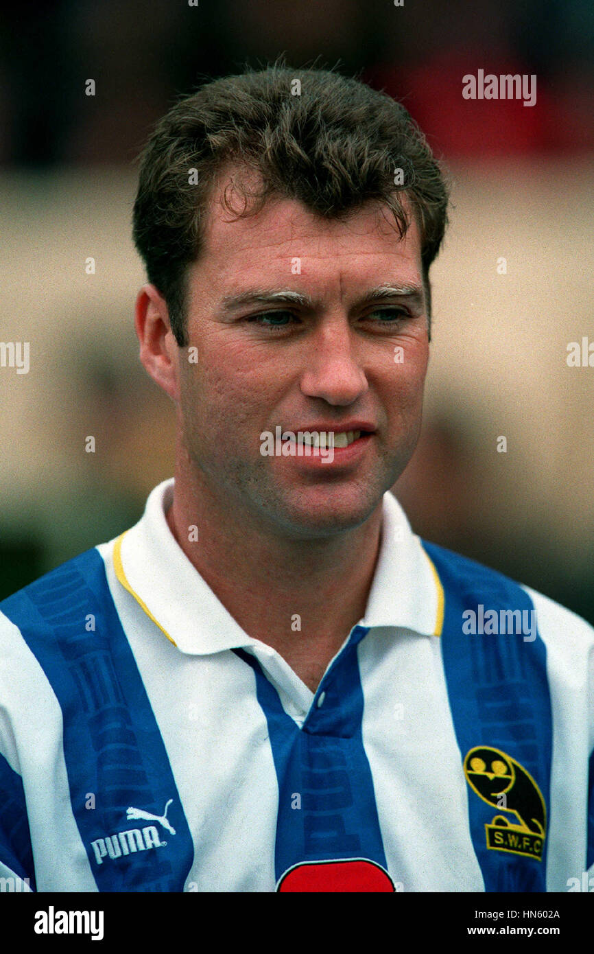 PETER SHIRTLIFF SHEFFIELD WEDNESDAY FC 13 August 1993 Stock Photo - Alamy