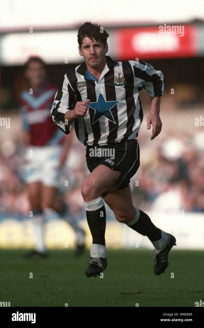 PAUL BRACEWELL NEWCASTLE UNITED FC 26 September 1993 Stock Photo - Alamy