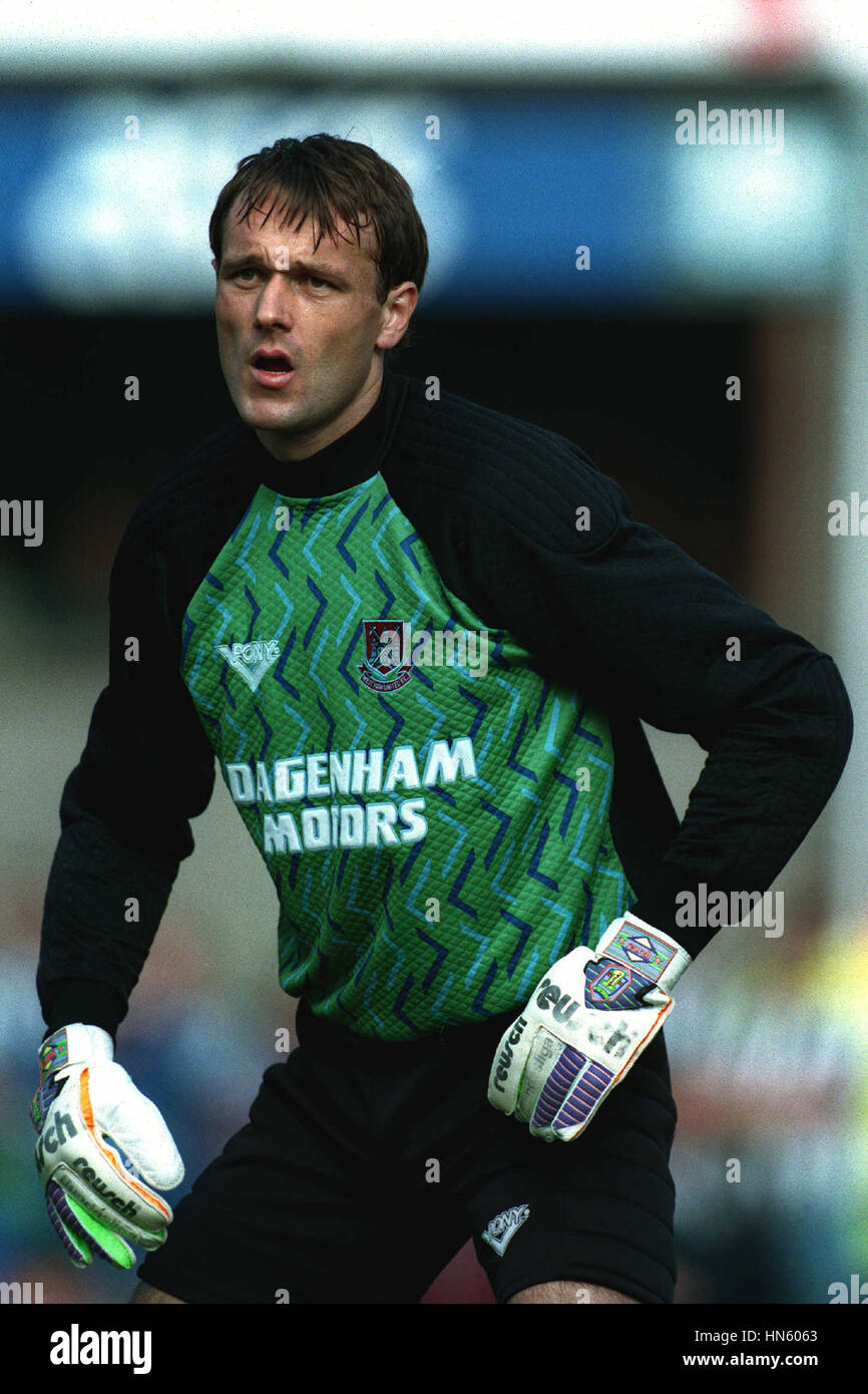 LUDEK MIKLOSKO WEST HAM UNITED FC 26 September 1993 Stock Photo - Alamy