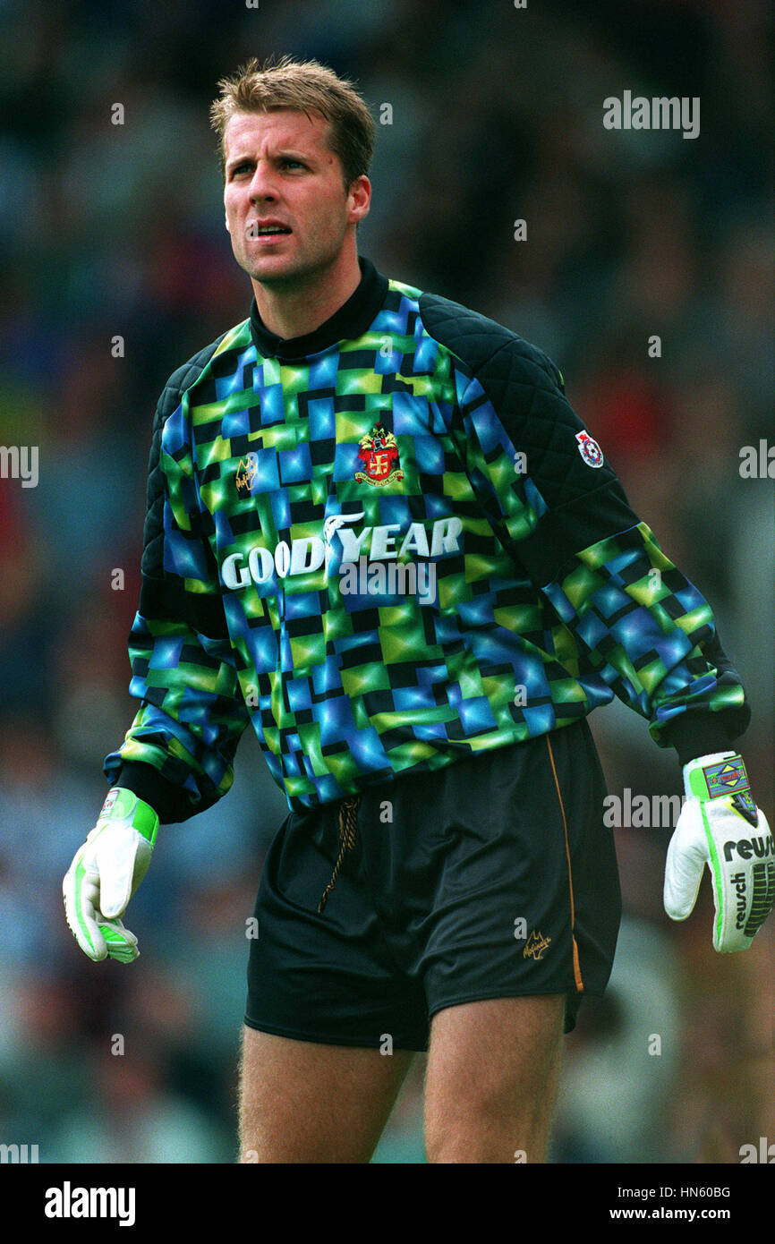 MIKE STOWELL WOLVERHAMPTON WANDERERS FC 10 September 1993 Stock Photo ...