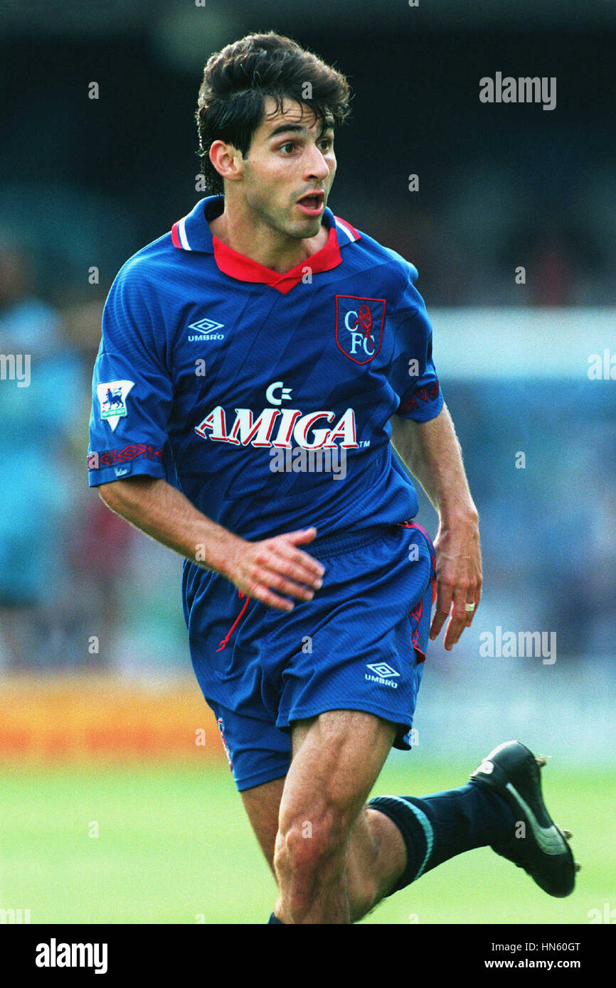 GAVIN PEACOCK CHELSEA FC 01 October 1993 Stock Photo - Alamy