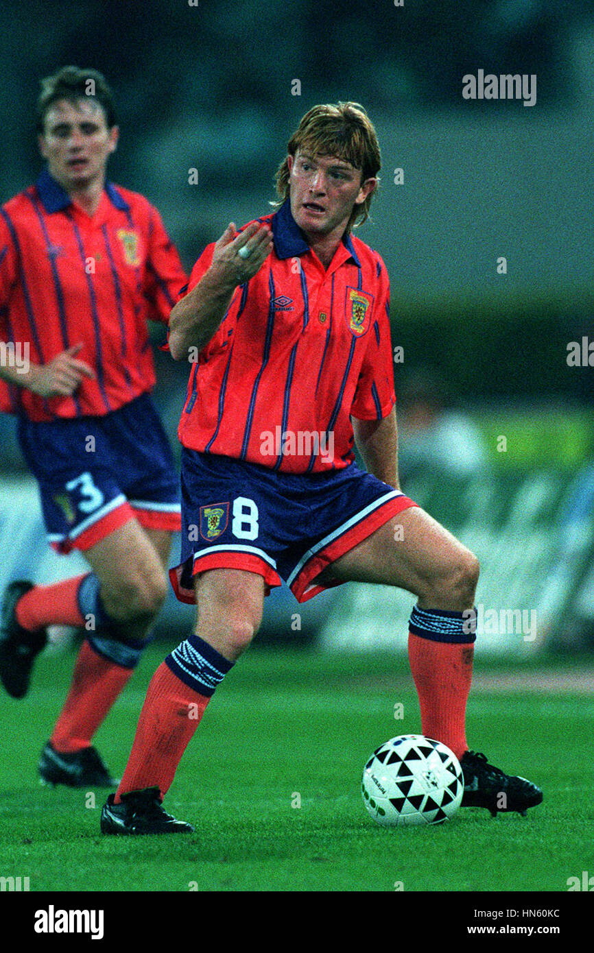 STUART MCCALL SCOTLAND & GLASGOW RANGERS FC 14 October 1993 Stock Photo ...