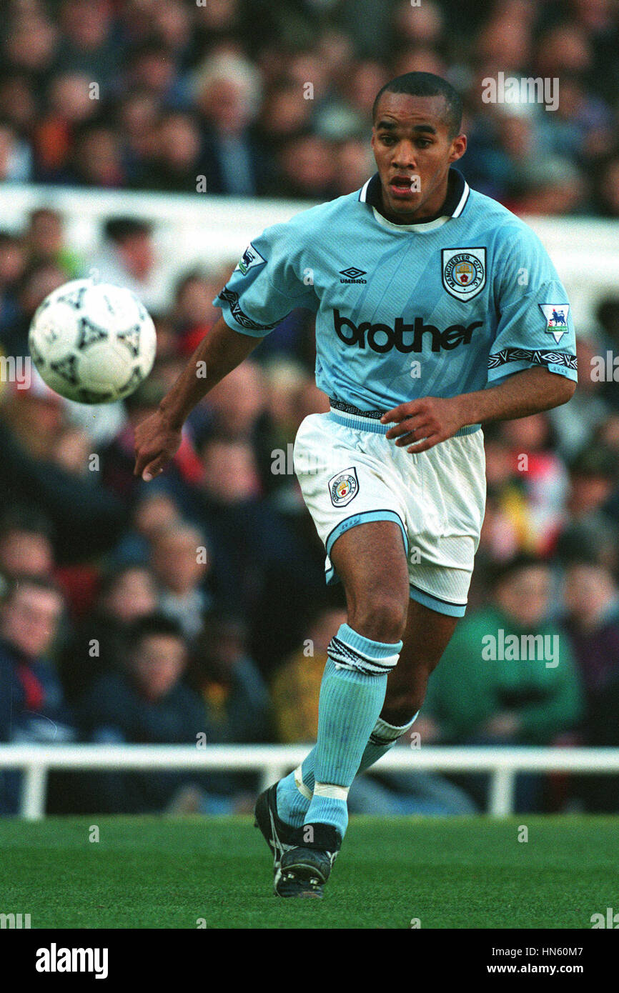 RICHARD EDGHILL MANCHESTER CITY FC 18 October 1993 Stock Photo - Alamy
