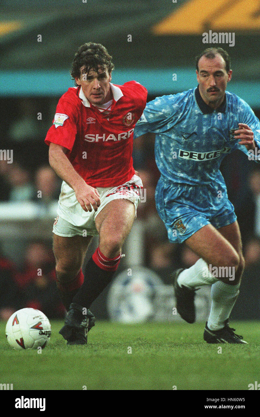 MARK HUGHES & DAVID RENNIE MANCHESTER UTD V COVENTRY CITY 07 December ...