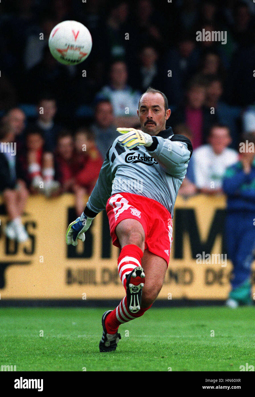 BRUCE GROBBELAAR LIVERPOOL FC 02 August 1993 Stock Photo - Alamy