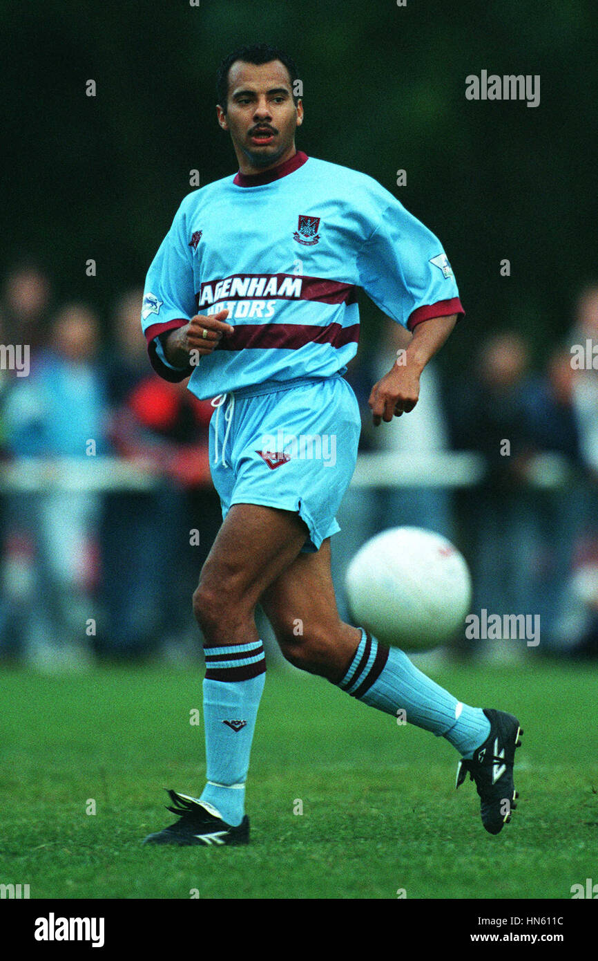 DALE GORDON WEST HAM UTD FC 12 August 1993 Stock Photo - Alamy