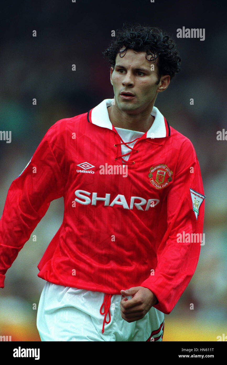RYAN GIGGS MANCHESTER UNITED FC 17 August 1993 Stock Photo - Alamy