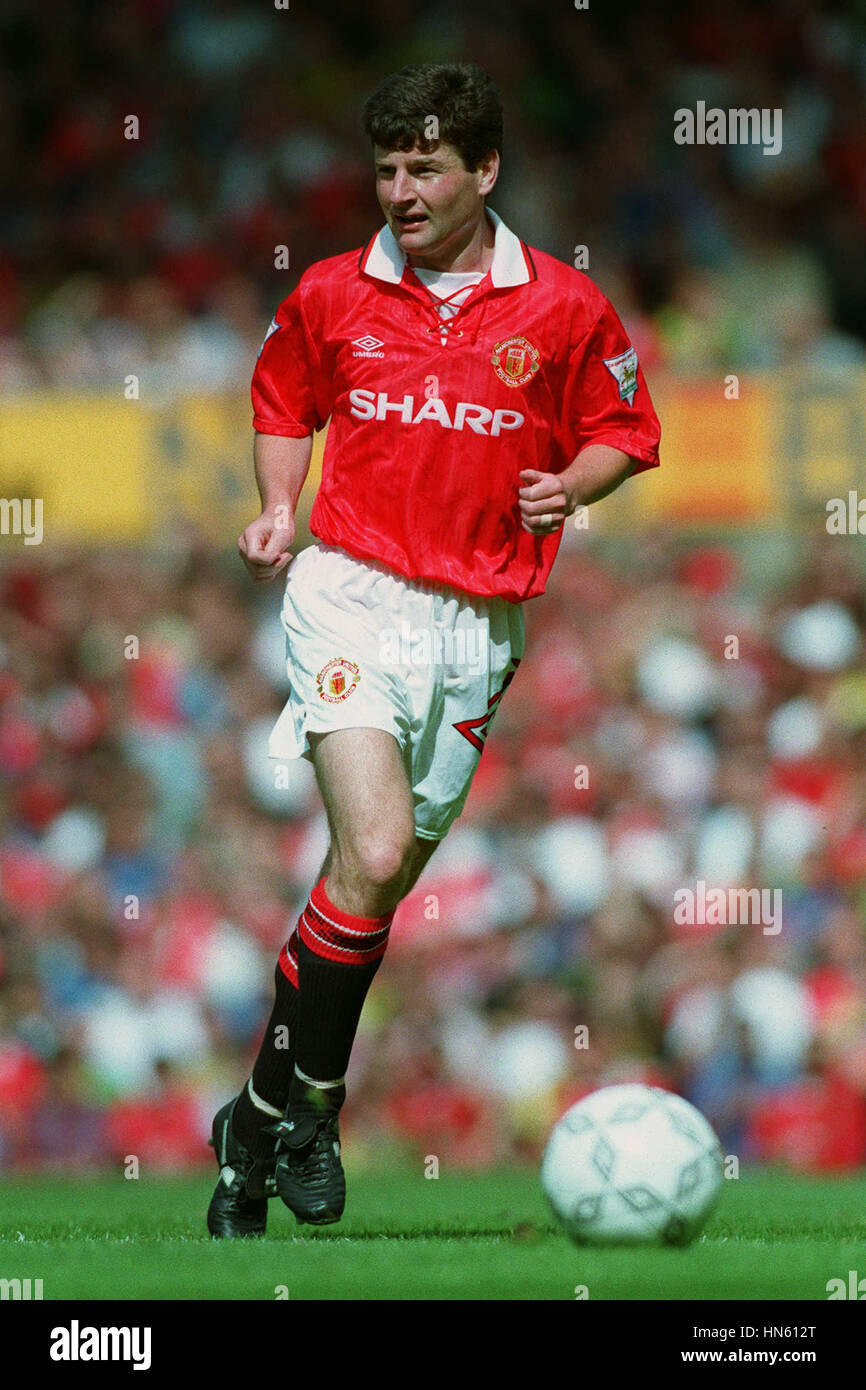 DENIS IRWIN MANCHESTER UNITED FC 24 August 1993 Stock Photo - Alamy