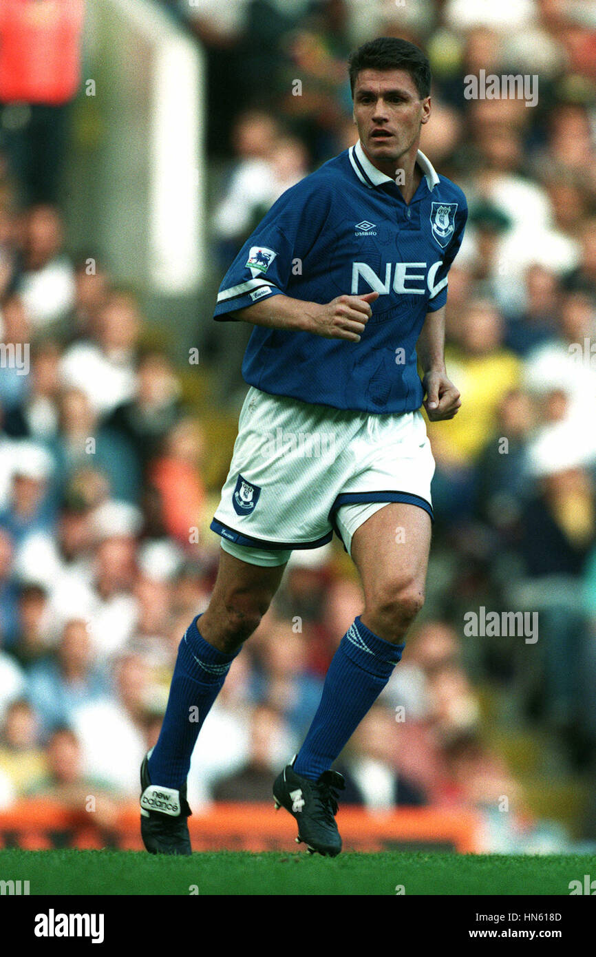 PAUL RIDEOUT EVERTON FC 28 October 1993 Stock Photo - Alamy
