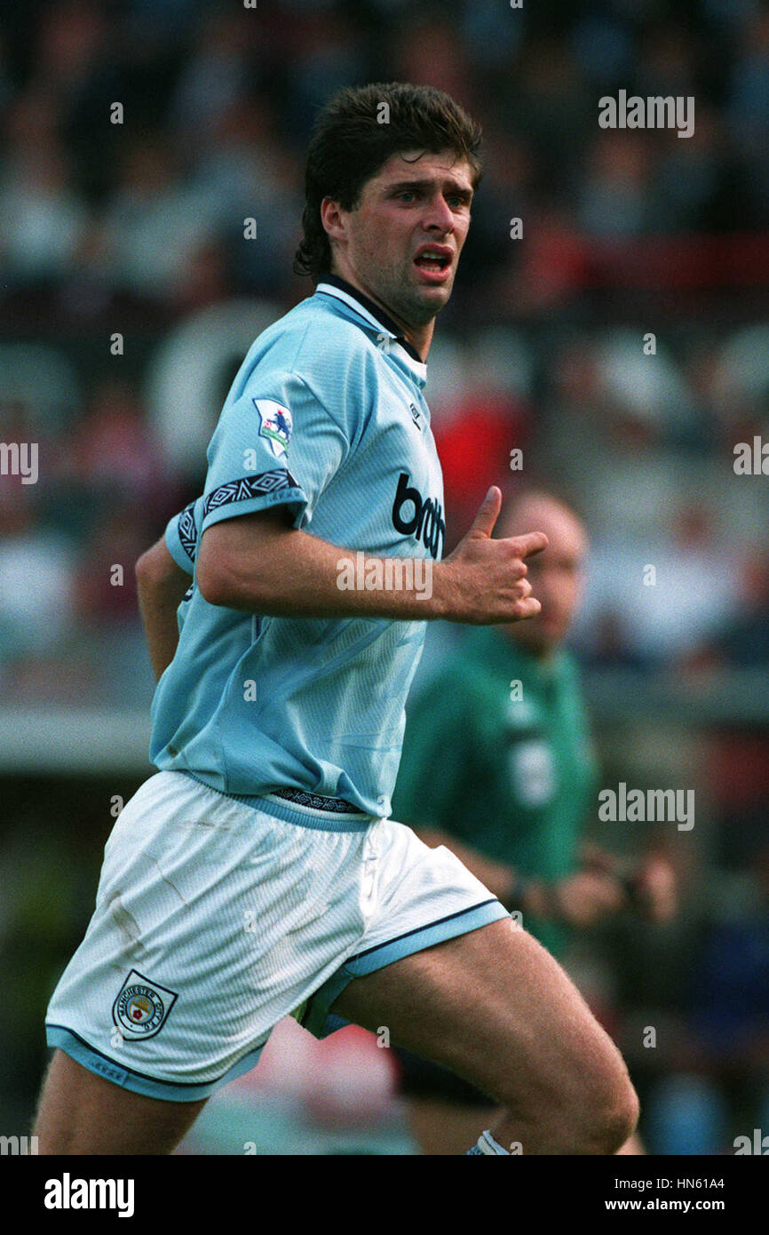 NIALL QUINN MANCHESTER CITY FC 11 November 1993 Stock Photo - Alamy