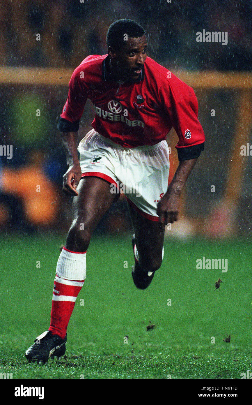 Viv anderson football hi-res stock photography and images - Alamy