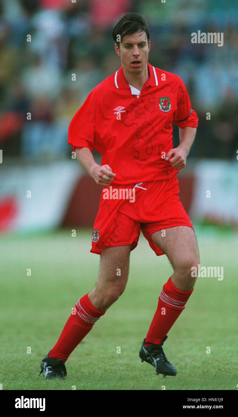 KIT SYMONS WALES & PORTSMOUTH FC 09 June 1993 Stock Photo - Alamy